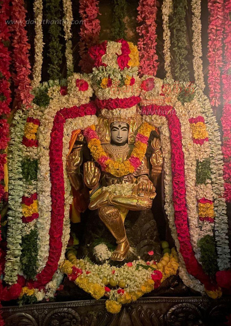 The Guru Bhagavan was adorned with a golden armor | குருபகவானுக்கு ...