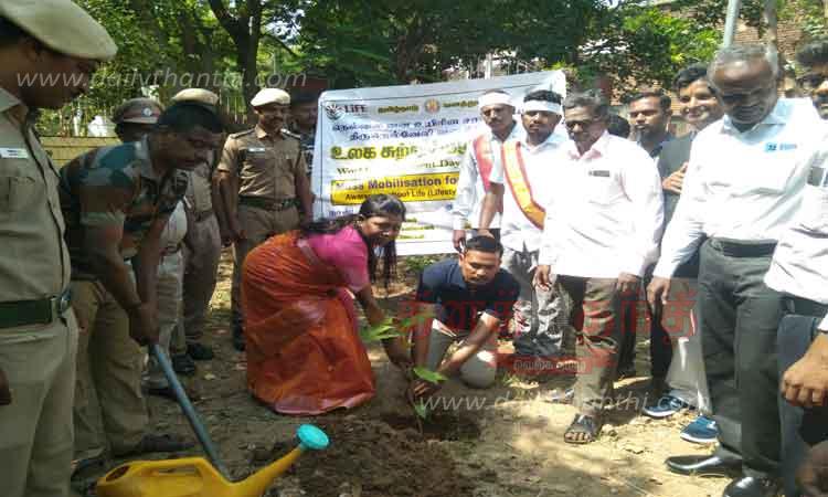 Sapling ceremony | சிவகிரி நீதிமன்றத்தில் மரக்கன்றுகள் நடும் விழா
