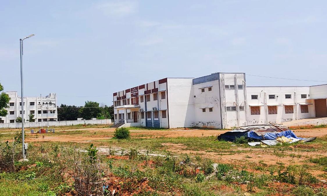 iti wall | சுற்றுச்சுவர் இல்லாத அரசினர் தொழிற்பயிற்சி நிலையம்