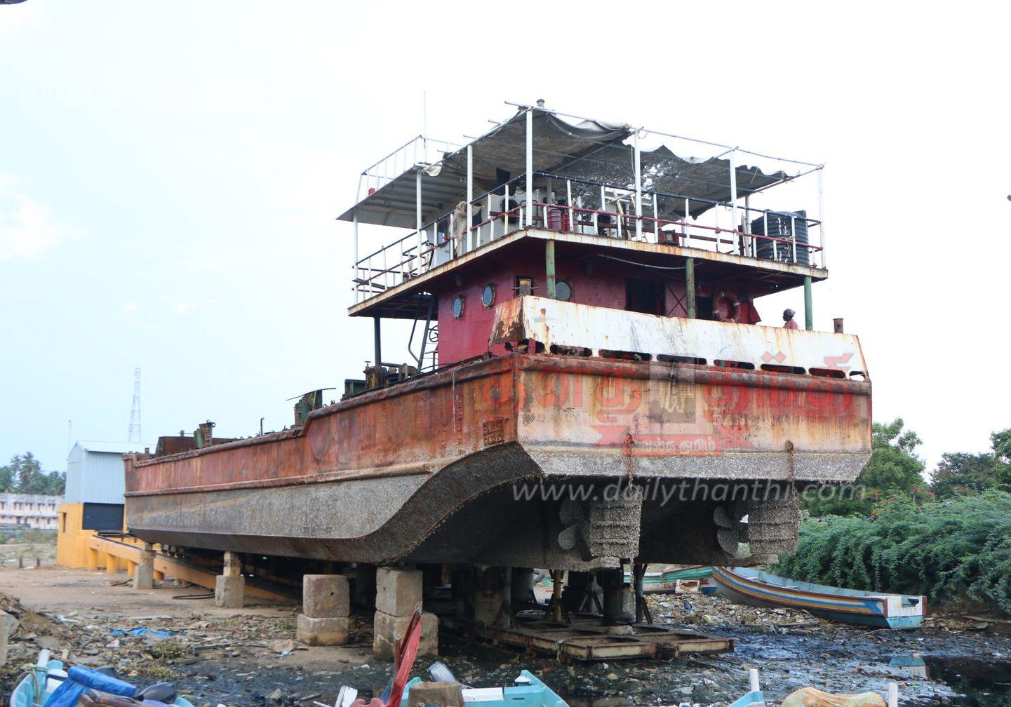 Intensity of ship repair work | கப்பல்கள் பழுது பார்க்கும் பணி தீவிரம்