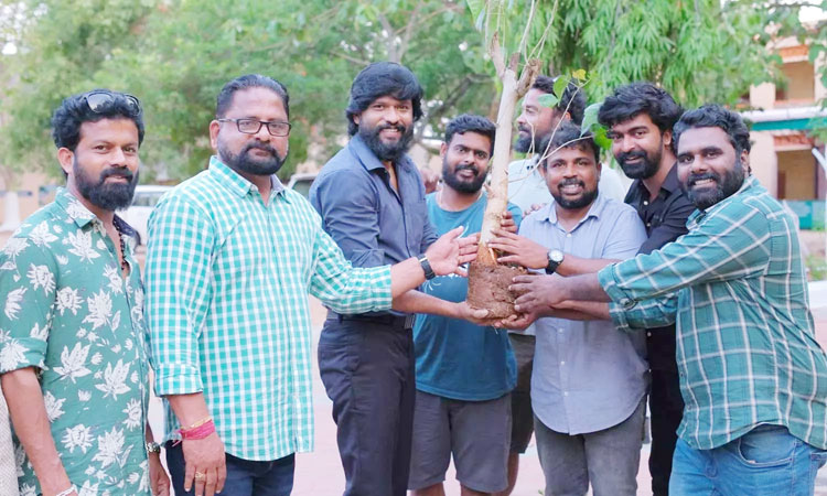 Actor Soundararaja planted saplings along with the film crew ...