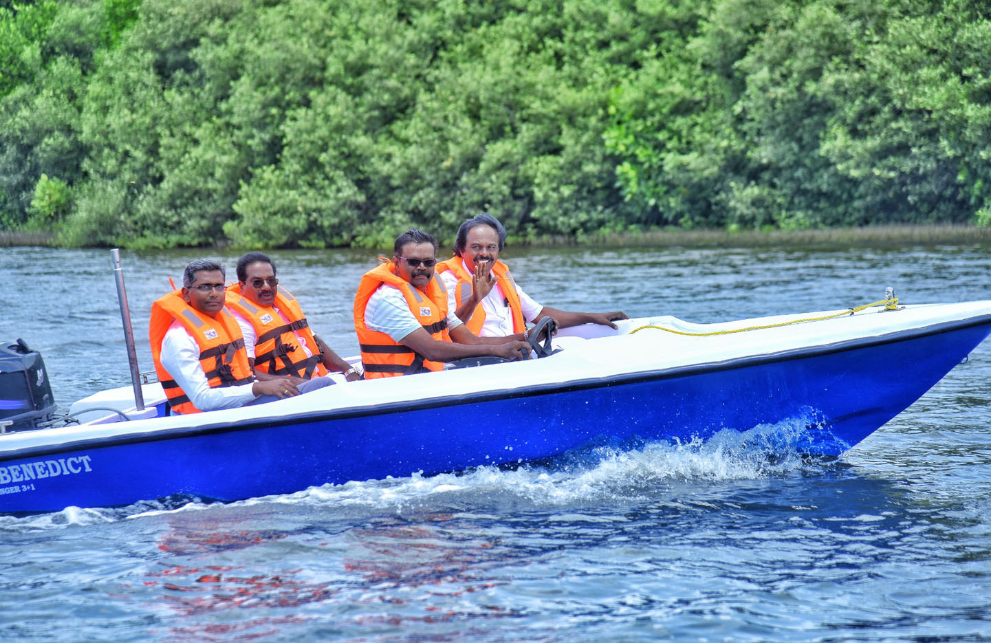 Plan to go boating in Manakudy Bay | மணக்குடி காயலில் படகுசவாரி விட ...