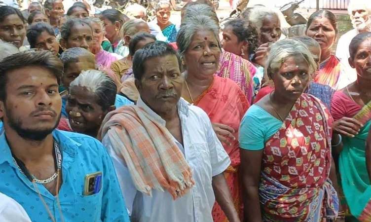 Villagers suddenly besieged the taluk office with Sami statue | சாமி ...