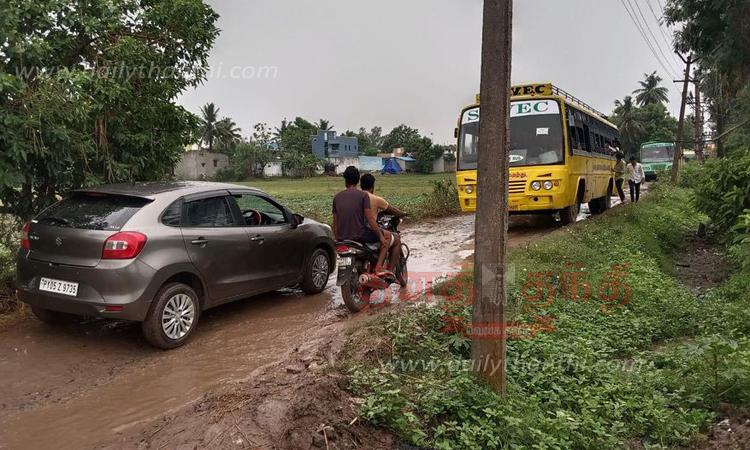 Traffic congestion on rural roads | கிராமப்புற சாலைகளில் போக்குவரத்து ...