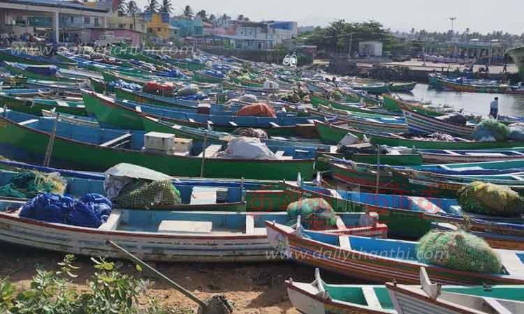 Kulachal fishermen strike | குளச்சல் மீனவர்கள் வேலை நிறுத்தம்