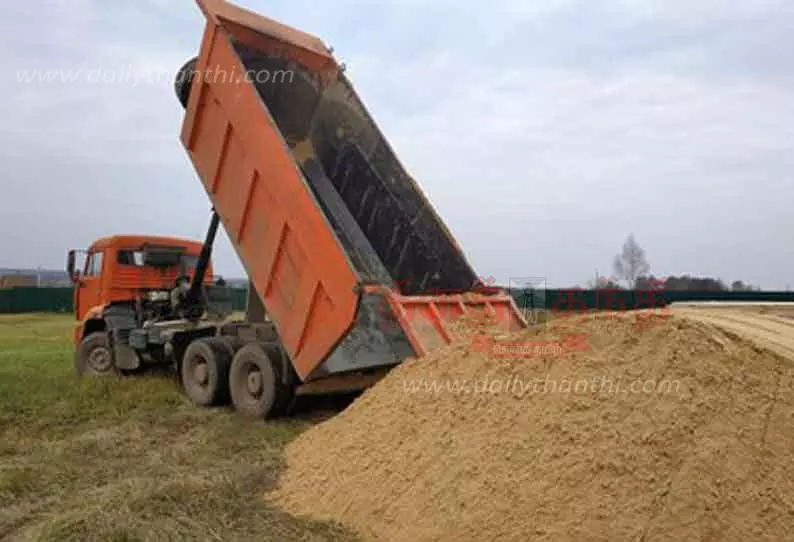 The capture of a tipper truck carrying sand | மணல் கடத்தி சென்ற டிப்பர் ...