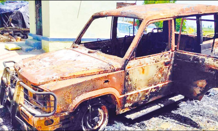 Former MLA house robbery; Set the car on fire and burn | முன்னாள் எம் ...