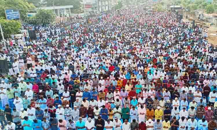 Muslims perform special prayers on the occasion of Bakrit | பக்ரீத் ...