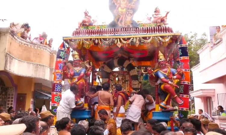 Mangani festival at Karaikal Ammaiyar Temple: Devotees worship by ...
