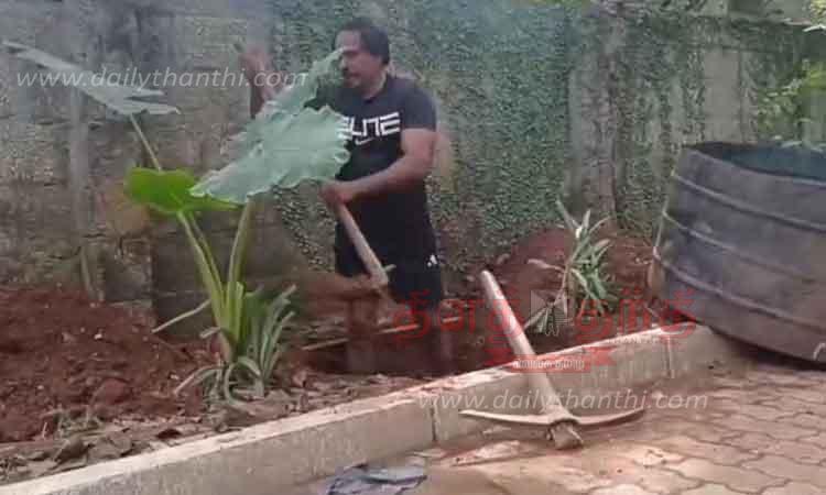 Minister Mano Thangaraj created awareness by digging holes | உறிஞ்சி குழி தோண்டி விழிப்புணர்வு ...