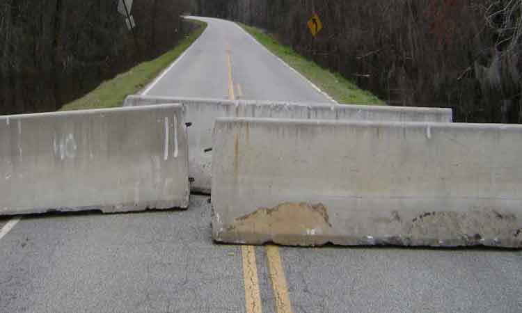 Public road blockade for regular supply of drinking water | சீராக ...
