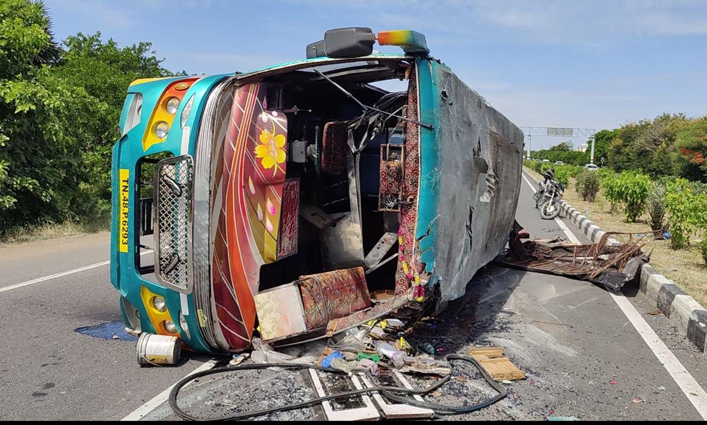 The van overturned and 29 people were injured | வேன் கவிழ்ந்து 29 பேர் ...