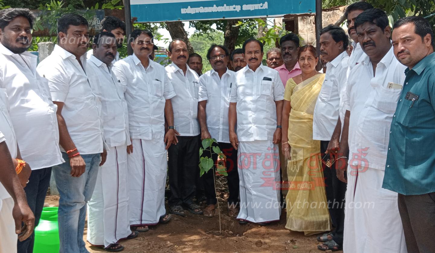 DMK in Salem Thalavaipatti. The sapling planting ceremony advocate ...