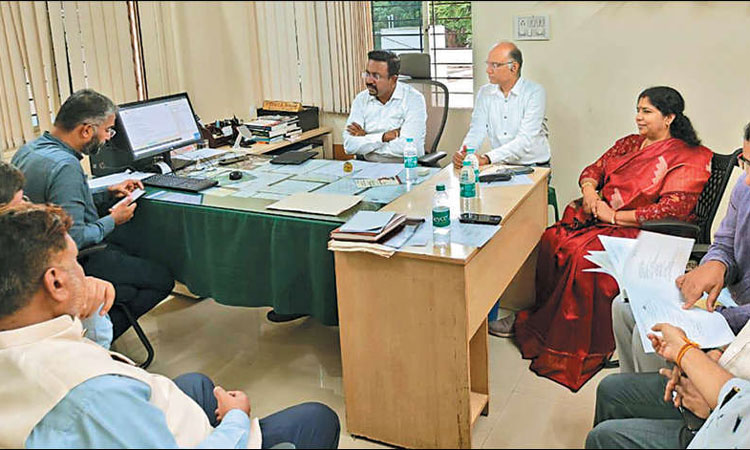 How is deed registration done in Karnataka? A panel of officers ...