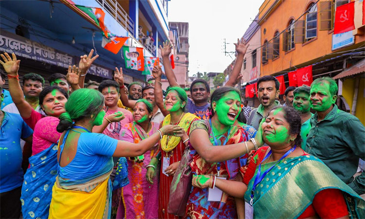 TMC sweeps West Bengal rural polls, bags over 34,000 gram panchayat seats | மேற்கு வங்காள ...