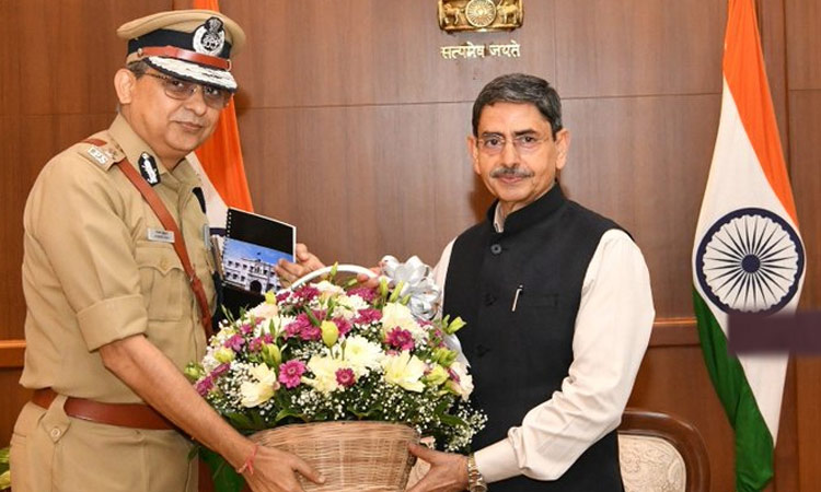 Newly appointed DGP Shankar Jiwal meeting with Tamil Nadu Governor RN ...