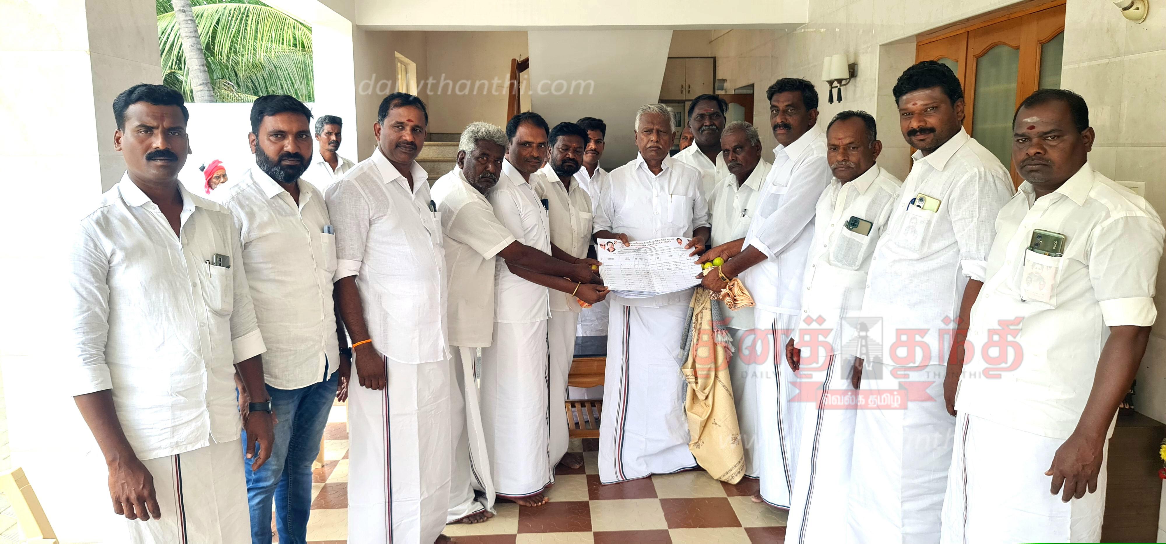 Joined ADMK | கே.பி.முனுசாமி எம்.எல்.ஏ. முன்னிலையில்ஓ.பி.எஸ்.அணியினர் அ ...