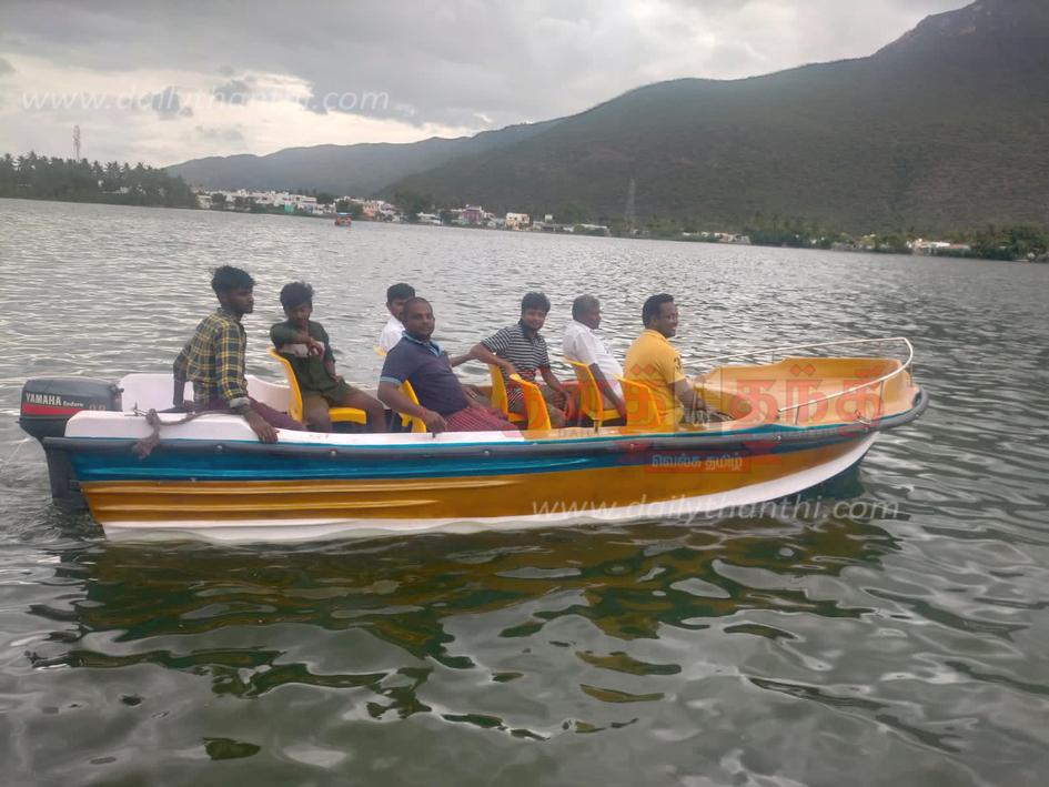 Modern barge operation in Poolampatti harbor | பூலாம்பட்டி கதவணையில் ...