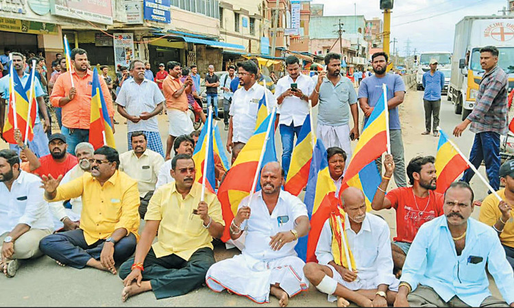 pmk roadblock protest is a push-pull with the police | பா.ம.க.வினர் ...