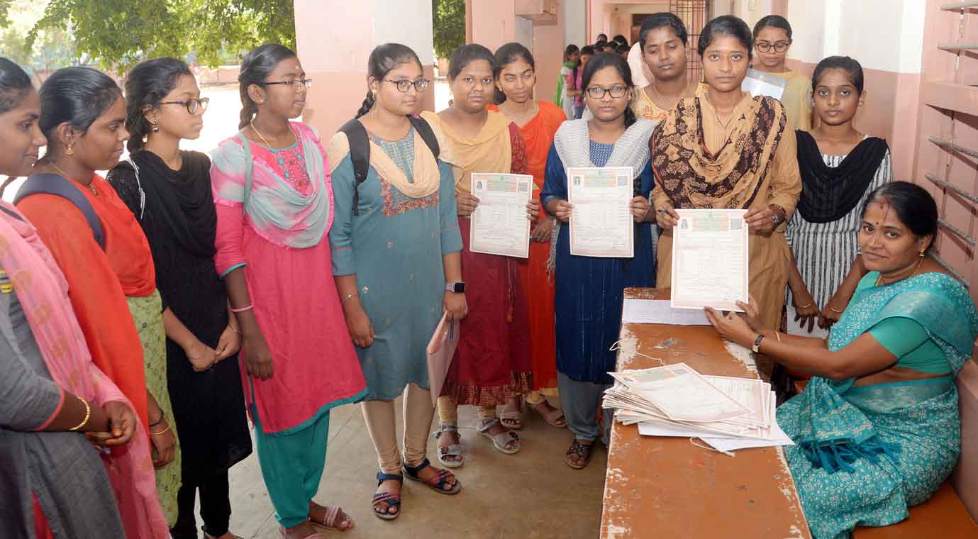 Marks certificate for Plus-2 students | பிளஸ்-2 மாணவ-மாணவிகளுக்கு ...