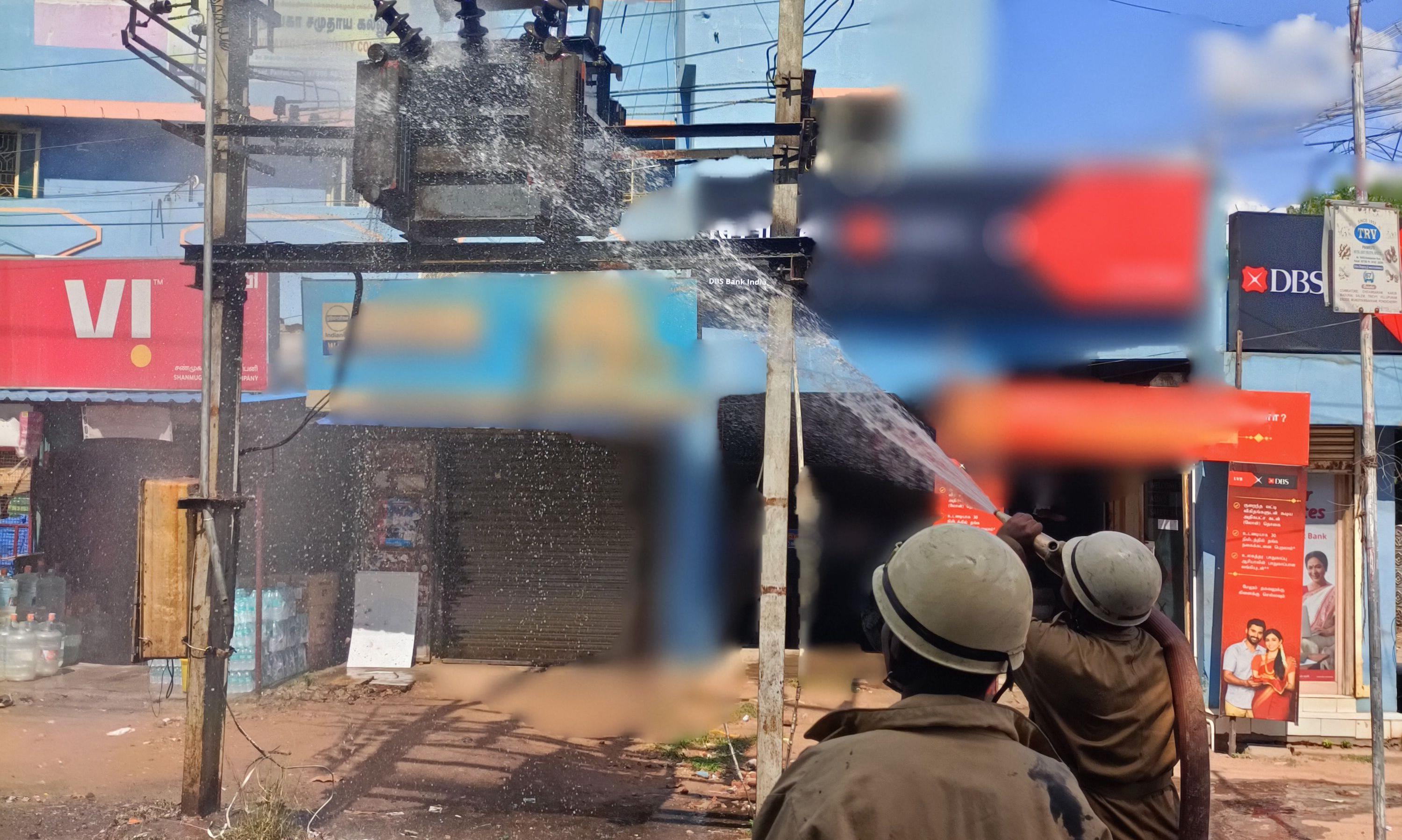 A transformer caught fire suddenly | திடீரென தீப்பற்றி எரிந்த மின்மாற்றி