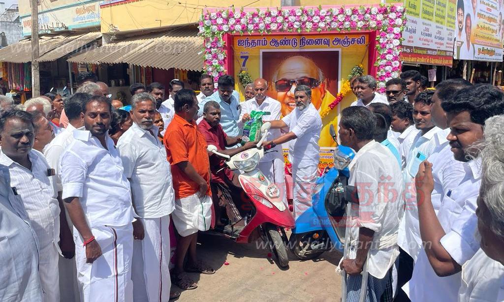 DMK pays tribute to Karunanidhi's portrait | கருணாநிதி உருவப்படத்துக்கு ...