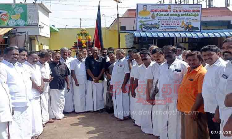 DMK pays tribute to Karunanidhi's portrait | கருணாநிதி உருவப்படத்திற்கு ...