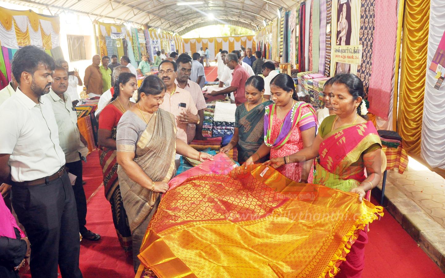At Erode Handicraft Exhibition-Sale Collector Rajagopal Sunkara ...