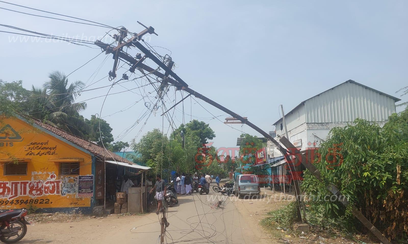 11 power poles fell due to tipper truck pulling power lines | மின் ...