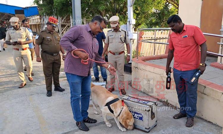 Police conduct intensive search at railway and bus stations | ரெயில் ...