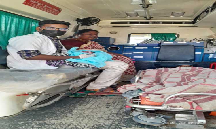 108 Ambulance in Valparai gives birth to a woman- A beautiful baby boy ...