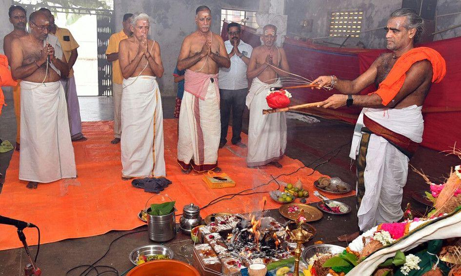 Yaga Pooja at Sankarapuram Panduvaneswarar Temple | சங்கராபுரம் ...