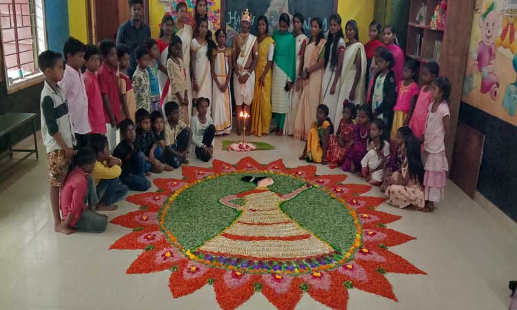Athapoo Golamittu Onam festival celebration at Valparai and boarding ...