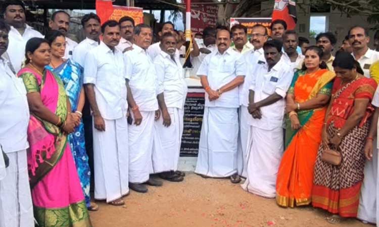 In Naladinputhur ADMK flag hoisting ceremony | நாலாட்டின்புத்தூரில்அ.தி ...
