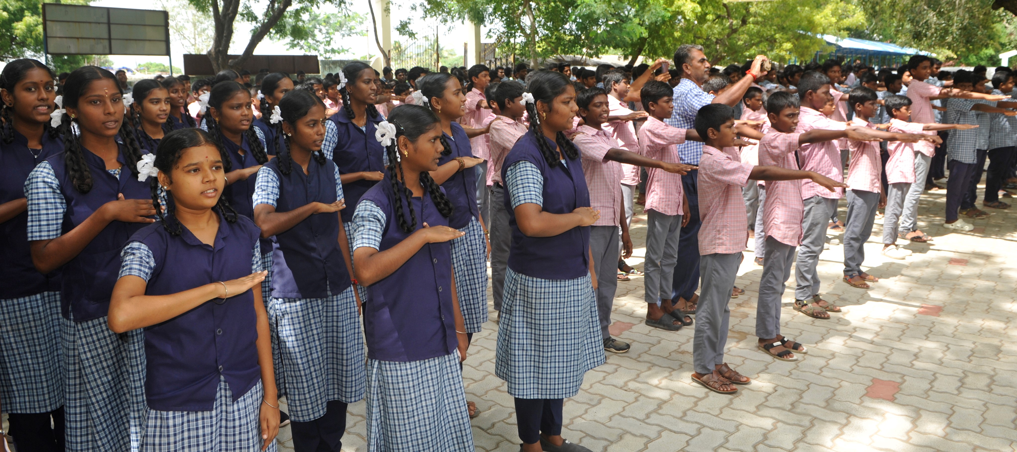 Students who have taken the cleanliness pledge | தூய்மை உறுதிமொழி ...