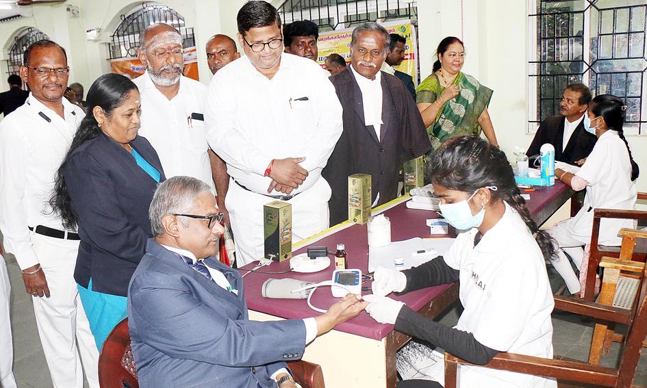 Free medical examination camp at Trichy Court | திருச்சி கோர்ட்டில் ...