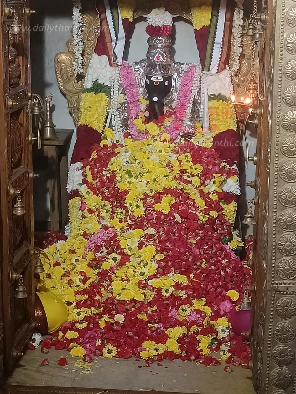 Silver festival at Vinayaka temple | விநாயகர் கோவிலில் வெள்ளிவிழா