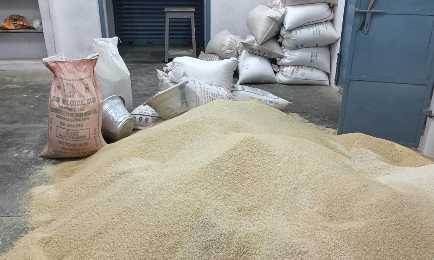 Hoarding of 3½ tons of ration rice | 3½ டன் ரேஷன் அரிசி பதுக்கல்