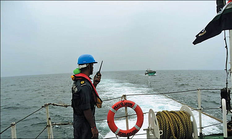Boat stranded in mid-sea due to engine failure: Kasimedu fishermen ...