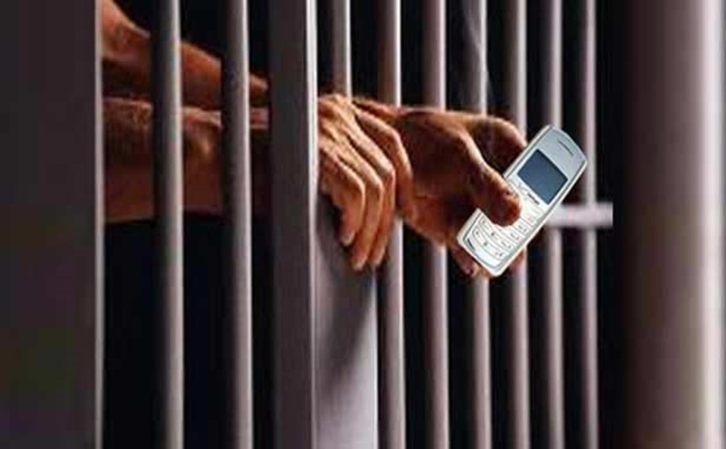 2 cell phones seized from prisoners in Puzhal Jail - Argument with ...