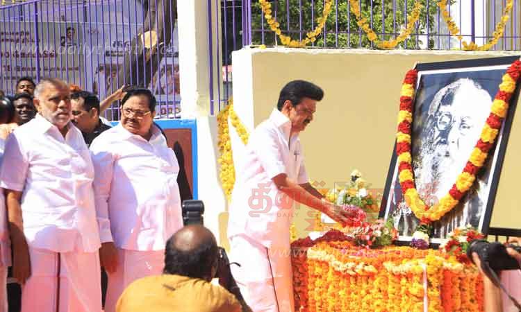 Chief Minister M.K.Stalin tribute to Father Periyar's portrait | தந்தை ...