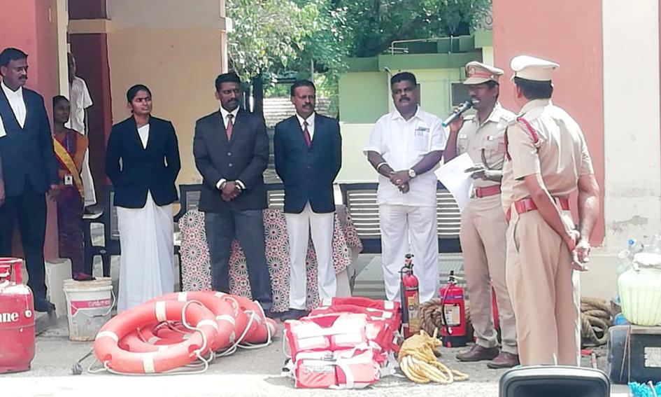 tharapuram court | நீதிமன்ற வளாகத்தில் பருவ மழைபாதுகாப்பு குறித்து ஒத்திகை