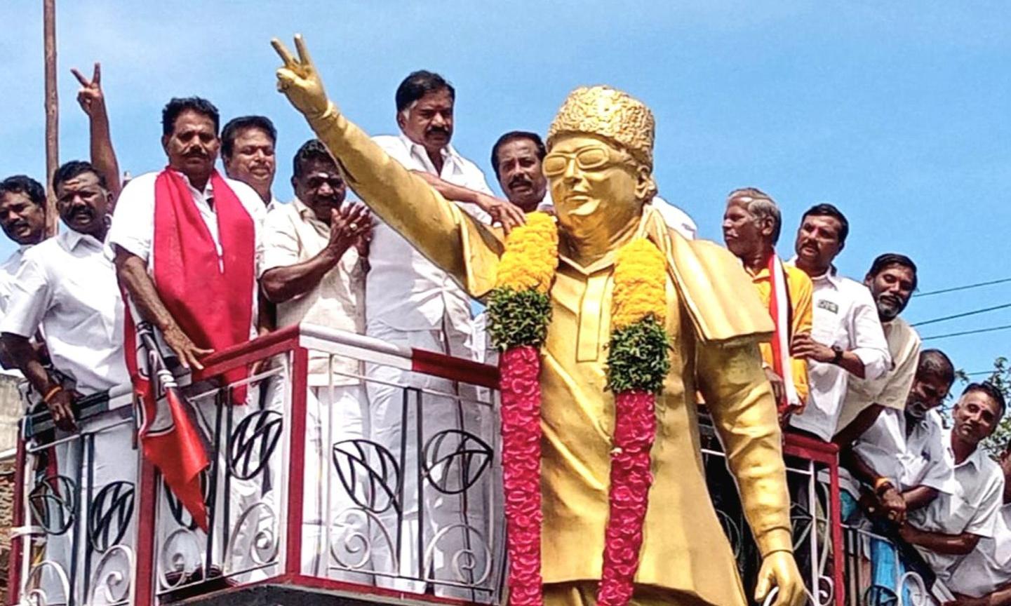 Garlanding of Murukodai Ramar to MGR statue | எம்.ஜி.ஆர்.சிலைக்கு ...