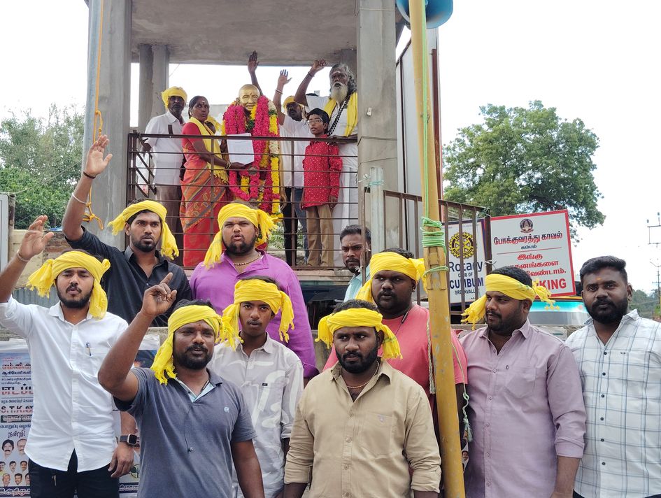 Kampam, Periyakulam Petition protest at Gandhi statue | கம்பம் ...