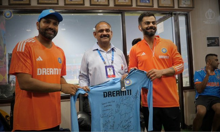 A special prize from the Indian cricket team for working as a dressing ...