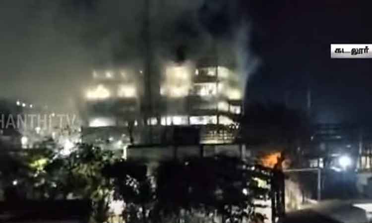 Pipe burst in Cuddalore Sipcot Factory; Panic due to release of ...