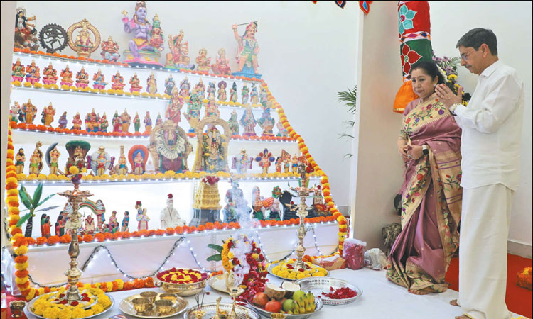 Public Visit: Navratri Kolu at Guindy Governor's House | பொதுமக்கள் ...