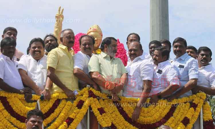 Celebration of ADMK | அ.தி.மு.க.வினர் கொண்டாட்டம்