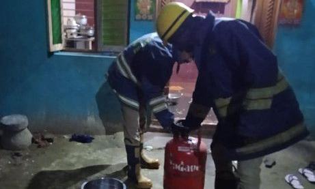 Gas cylinder catches fire near Tindivanam causing commotion ...