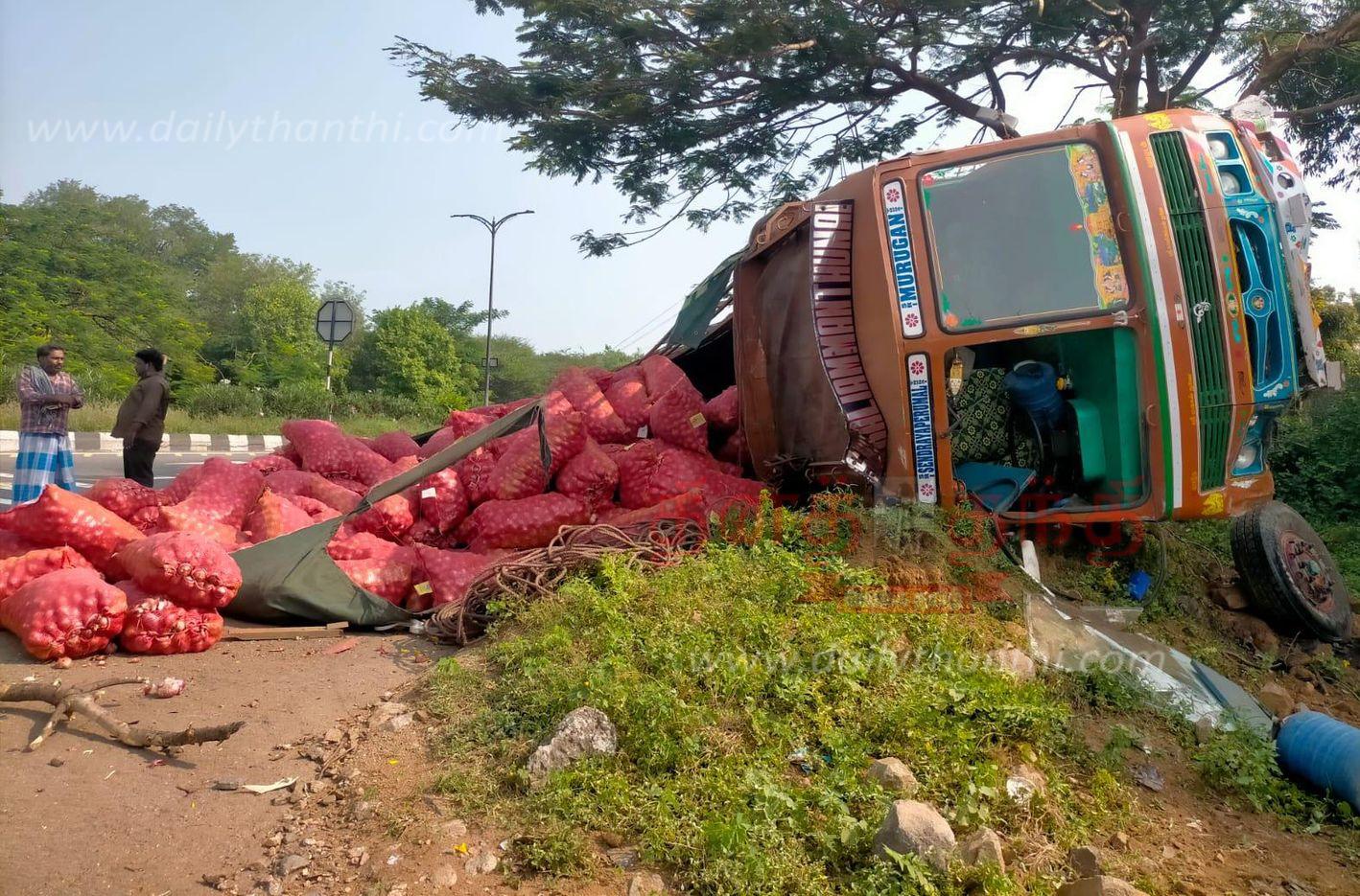 The truck overturned | தொப்பூர் கணவாயில்லாரி கவிழ்ந்து டிரைவர் படுகாயம்